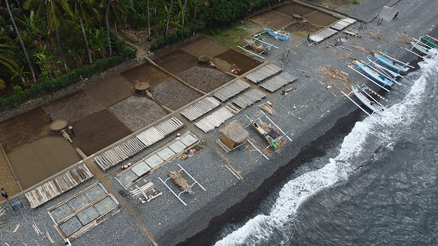 Traditional Salt Maker - Camplung Beach Villa